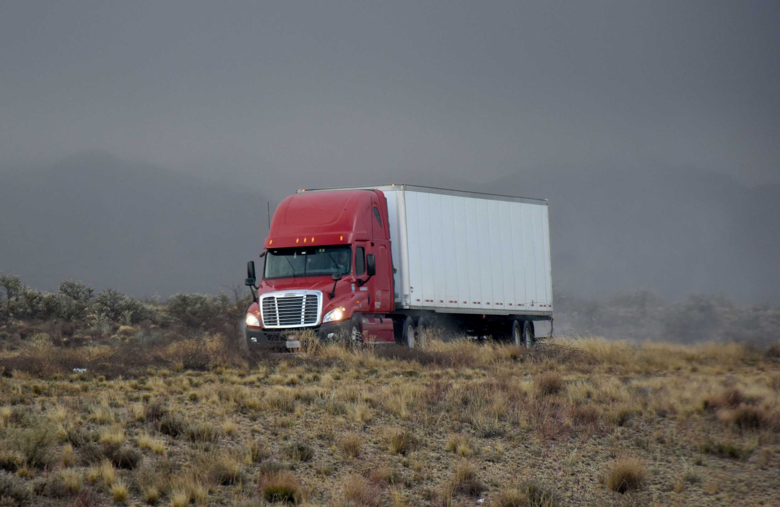 5 Ways to Stay Safe When Driving a Big Rig