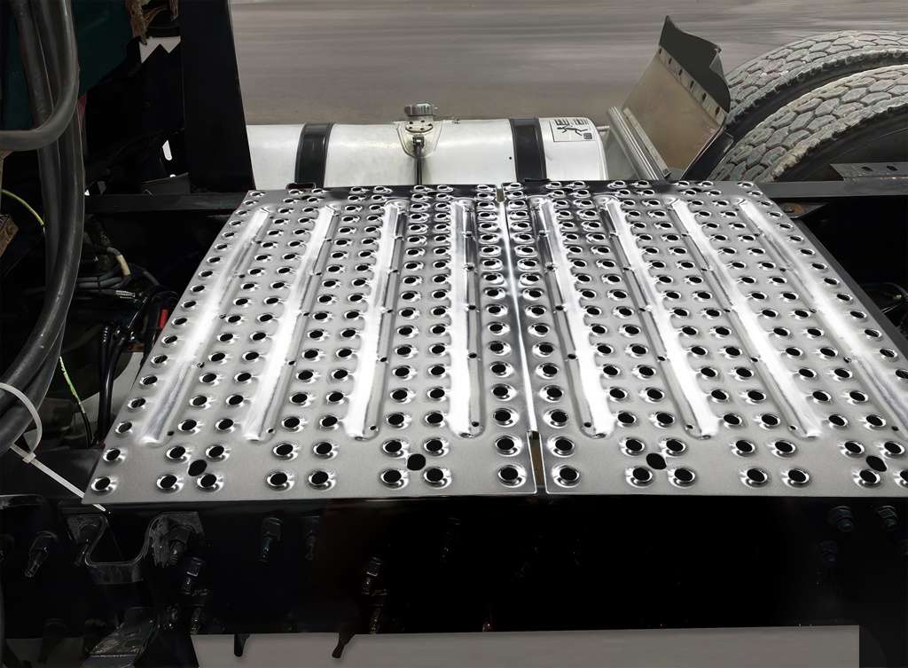Exterior: Aluminum Deck Plate for 2003-2024 Volvo VNL